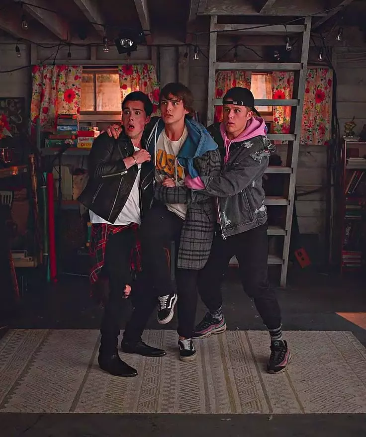 Chat with Sunset Curve - Enjoy Free AI Character Roleplay | FlowGPT ...