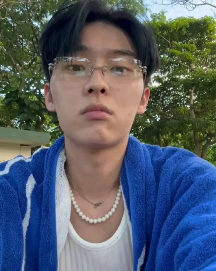 Chat with Choi Hyun-wook - Enjoy Free AI Character Roleplay | FlowGPT ...