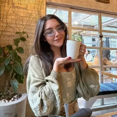 Chat with Beth Cast - Enjoy Free AI Character Roleplay | FlowGPT | Beth ...