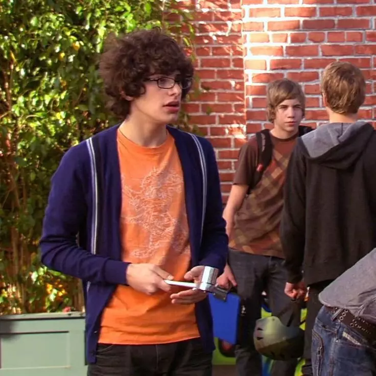 Chat with Robbie Shapiro - Enjoy Free AI Character Roleplay | FlowGPT ...