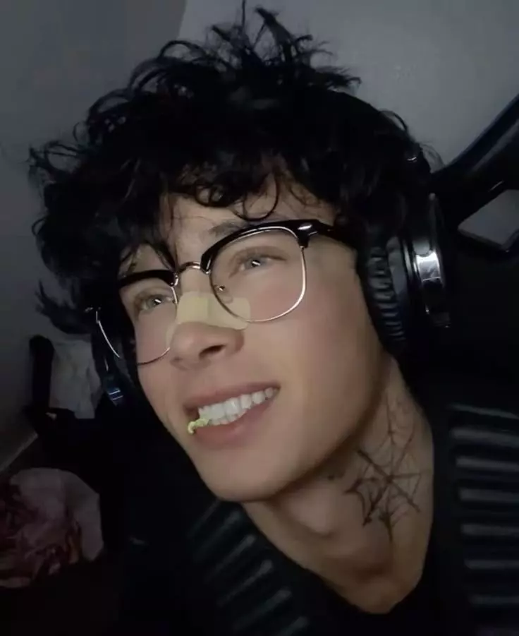 Chat with 𝐌𝐀𝐓𝐓𝐄𝐎 - Enjoy Free AI Character Roleplay | FlowGPT | 𝐌𝐀𝐓𝐓𝐄𝐎 RP