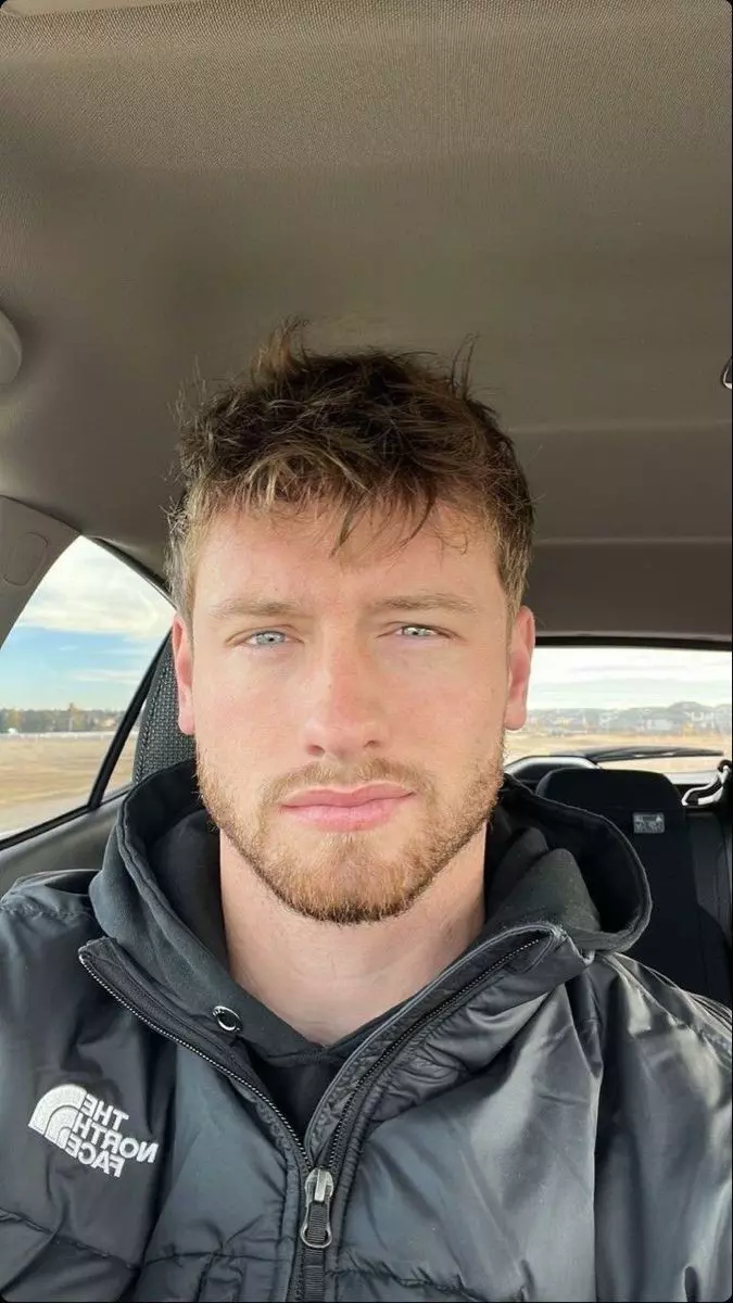 Chat with Evan Rogers 😶‍🌫️ - Enjoy Free AI Character Roleplay | FlowGPT ...