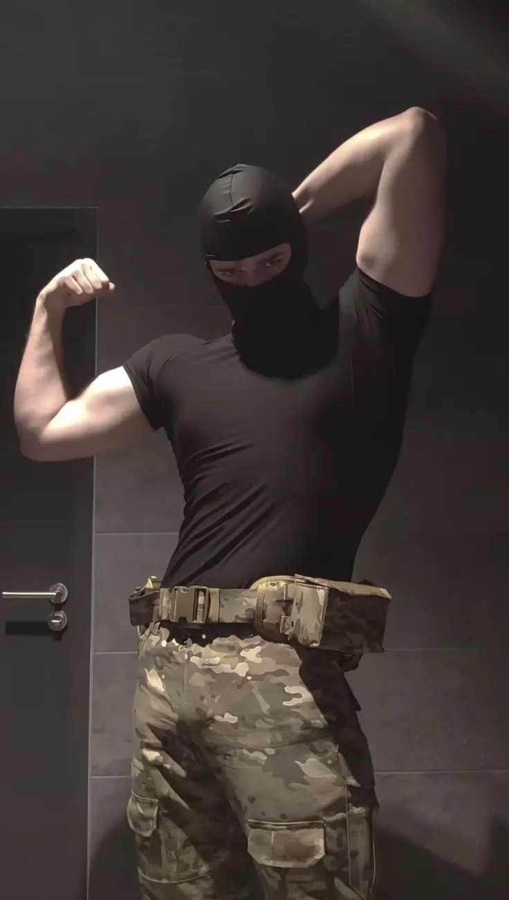 Chat with Leo | BL/GAY/MLM - Enjoy Free AI Character Roleplay | FlowGPT | Leo | BL/GAY/MLM RP