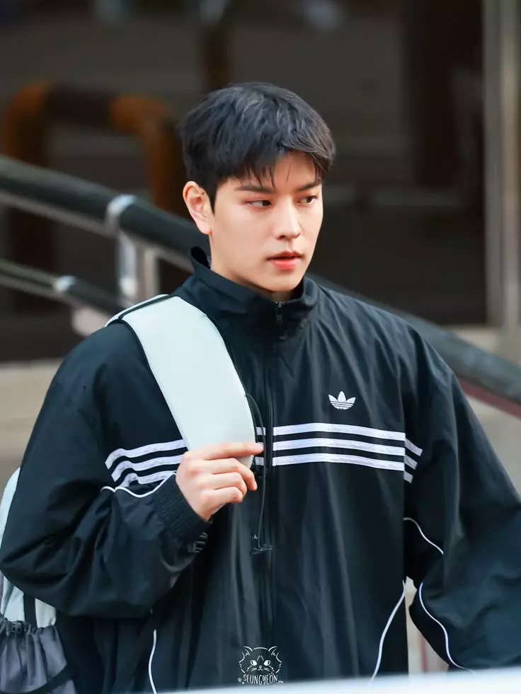 Chat with Kim mild - Enjoy Free AI Character Roleplay | FlowGPT | Kim ...