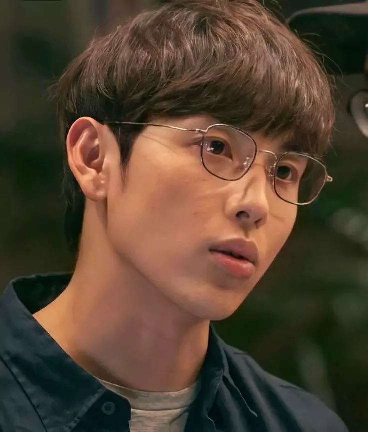 Chat with Joon-yeon - Enjoy Free AI Character Roleplay | FlowGPT | Joon-yeon RP