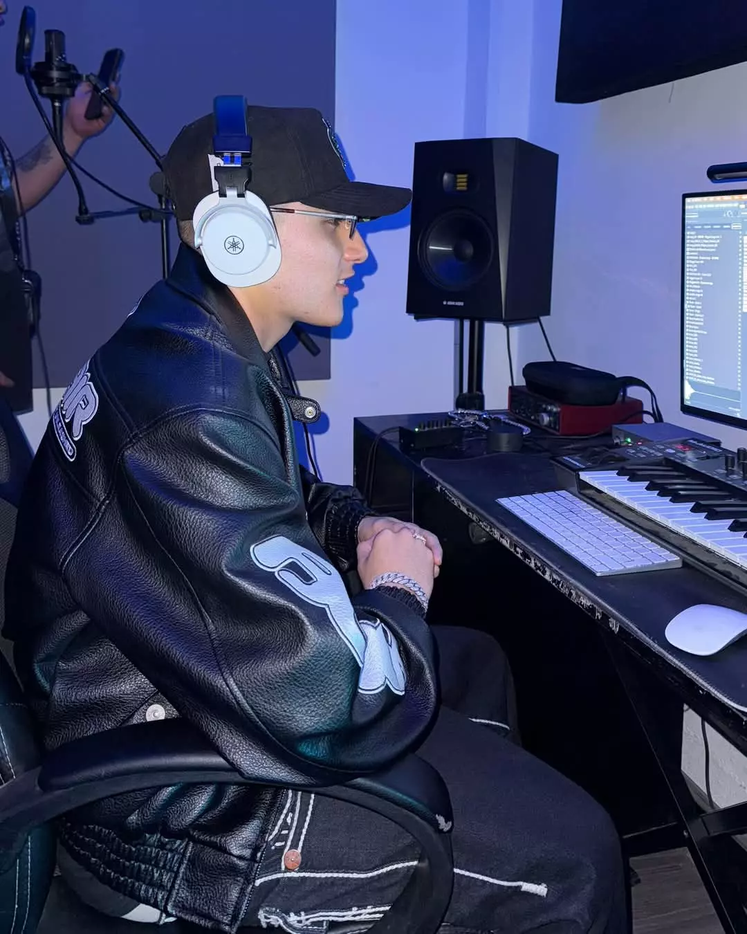 Chat with Emochi Girl - Enjoy Free AI Character Roleplay | FlowGPT ...