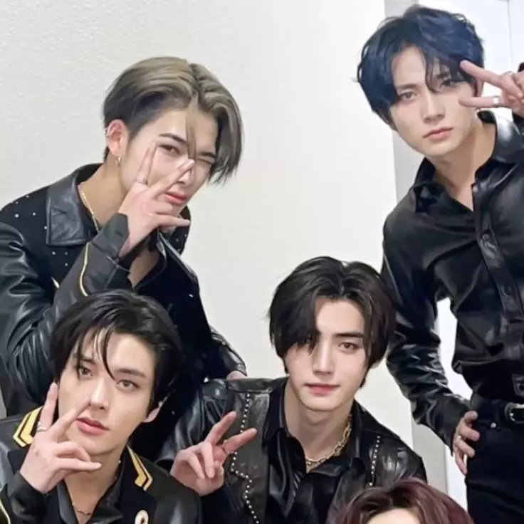 Chat with Sixsome | Heeseung, Jake, Sunghoon, Jay, Niki | NFSW - Enjoy Free AI Character ...