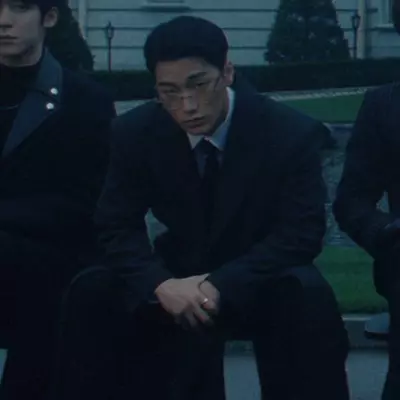 Chat with Yeoung coreano mafioso - Enjoy Free AI Character Roleplay ...