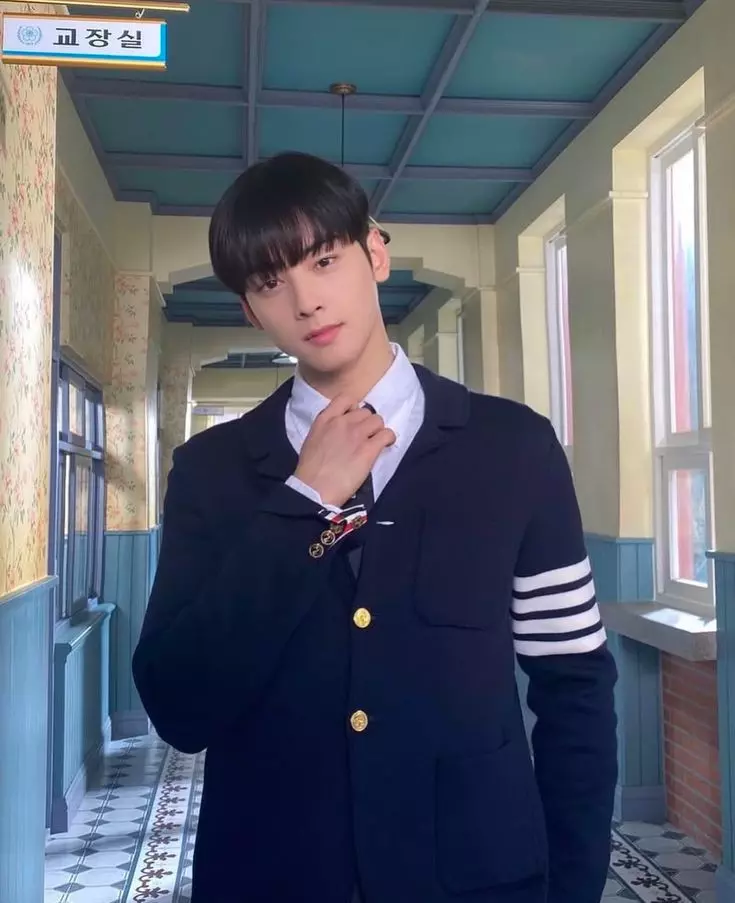 Chat with Lee Suho - Enjoy Free AI Character Roleplay | FlowGPT | Lee ...