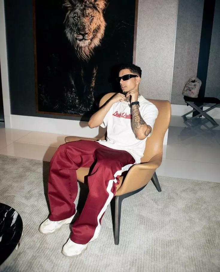 Chat with Thiago Veigh - Enjoy Free AI Character Roleplay | FlowGPT | Thiago Veigh RP