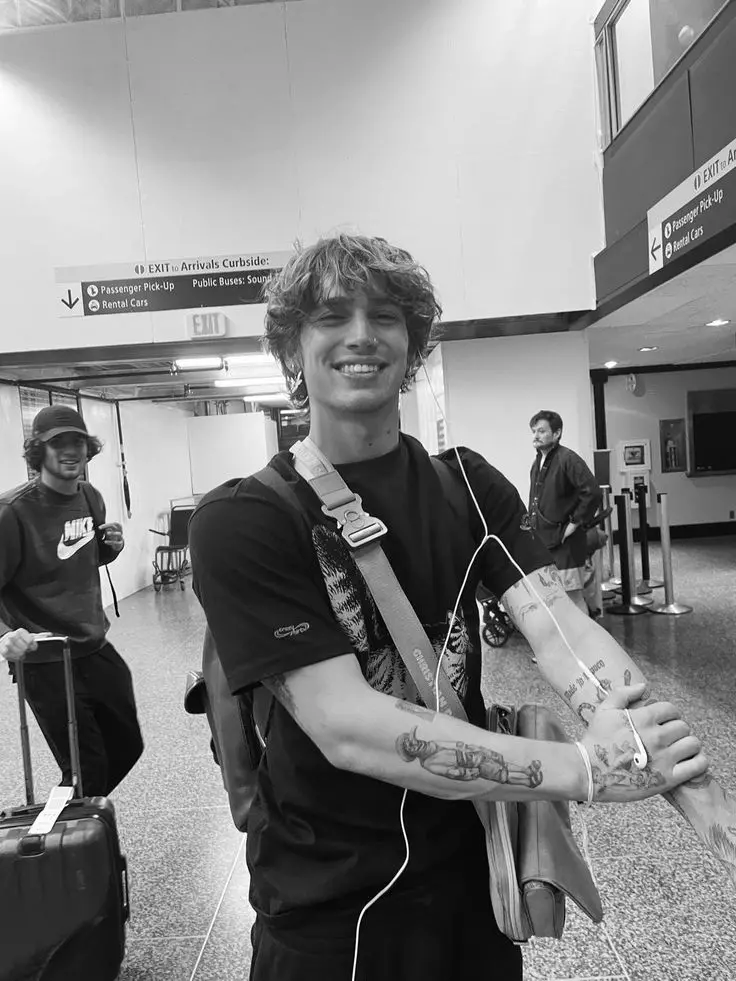 Chat with Vinnie Hacker - Enjoy Free AI Character Roleplay | FlowGPT ...