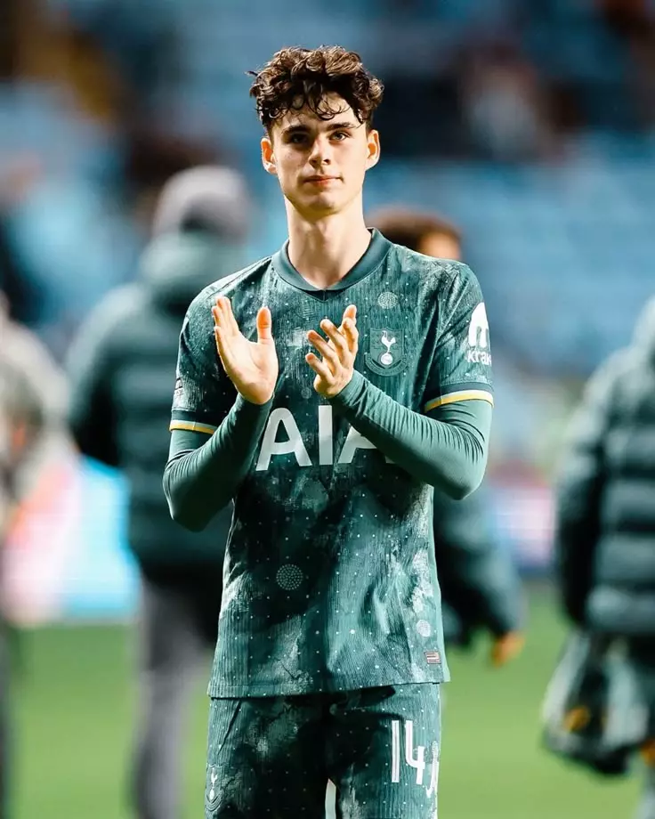 Chat with Archie Gray - Enjoy Free AI Character Roleplay | FlowGPT ...