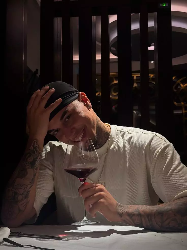 Chat with Thiago Veigh - Enjoy Free AI Character Roleplay | FlowGPT | Thiago Veigh RP