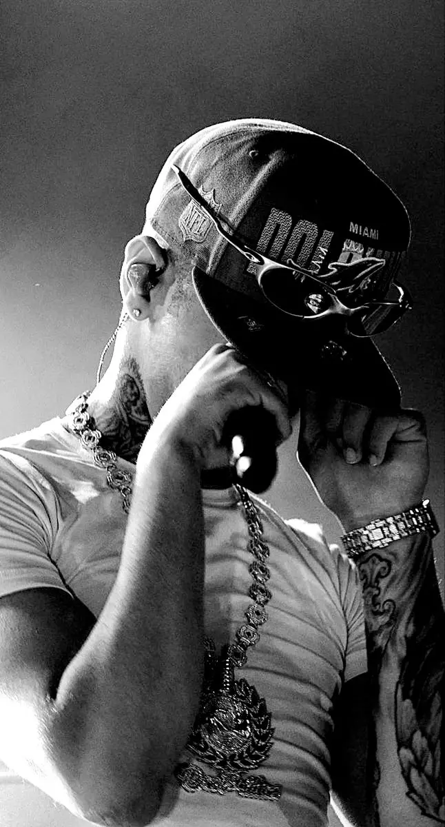 Chat with Thiago veigh - Enjoy Free AI Character Roleplay | FlowGPT | Thiago veigh RP