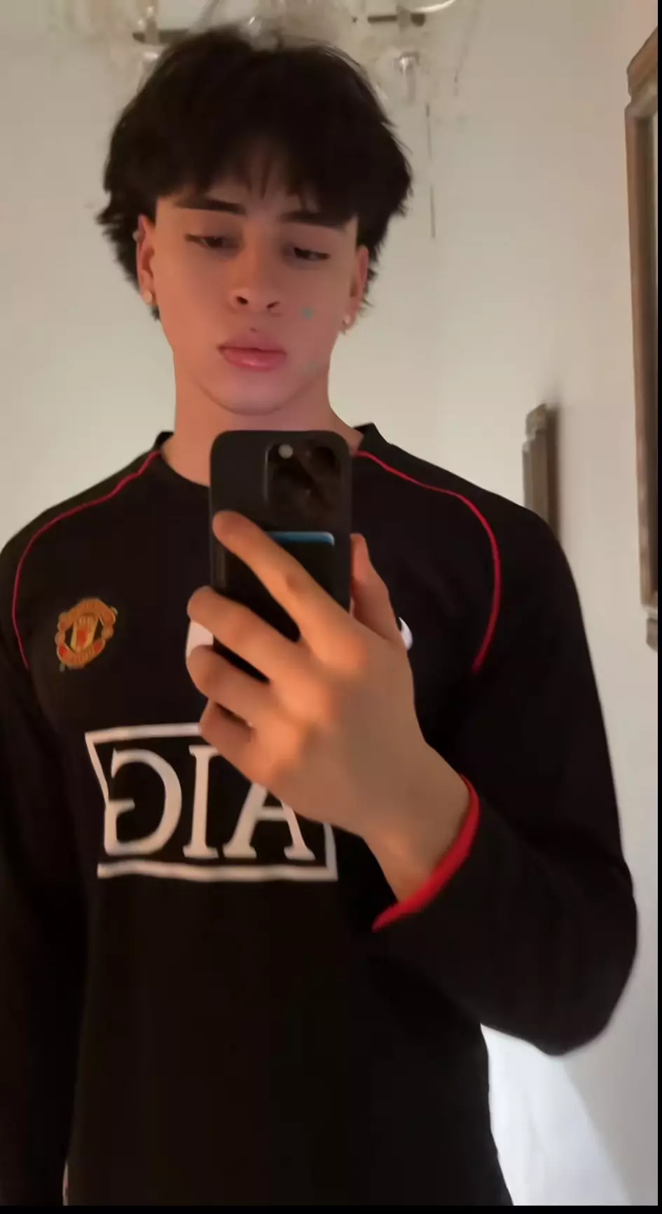 Chat with Leandro - Enjoy Free AI Character Roleplay | FlowGPT | Leandro RP