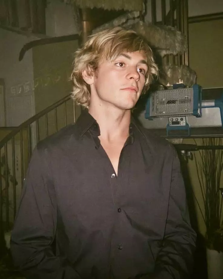 Chat with Ross Lynch - Enjoy Free AI Character Roleplay | FlowGPT | Ross Lynch RP