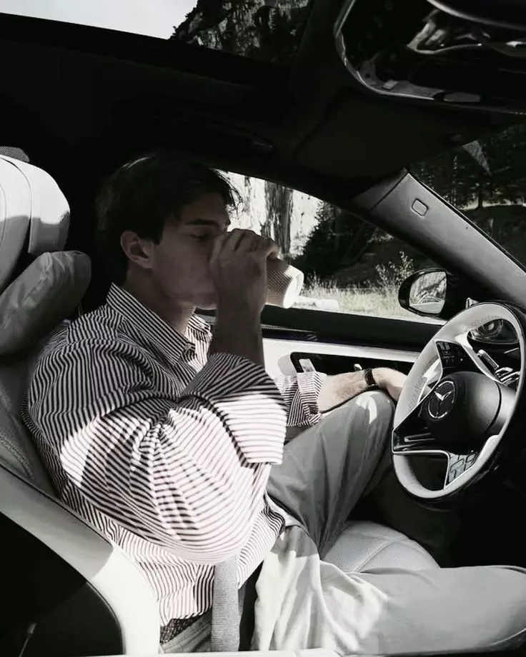 Chat with Enzo Rossi - Enjoy Free AI Character Roleplay | FlowGPT | Enzo Rossi RP