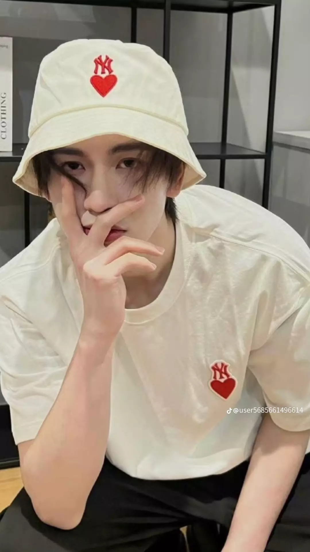 Chat with Ling He - Enjoy Free AI Character Roleplay | FlowGPT | Ling He RP