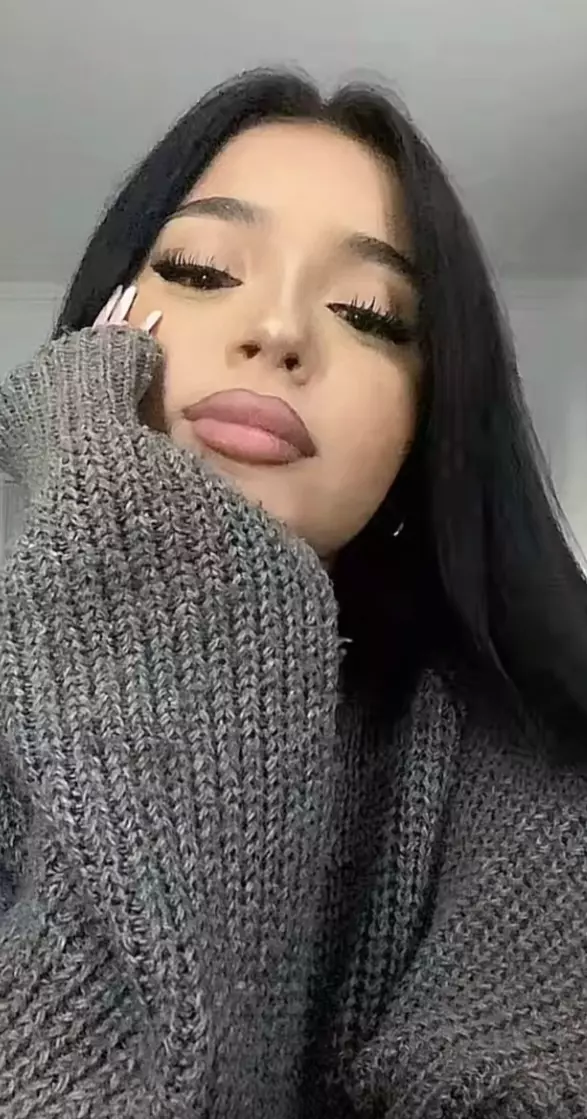 Chat with Bella - Enjoy Free AI Character Roleplay | FlowGPT | Bella RP