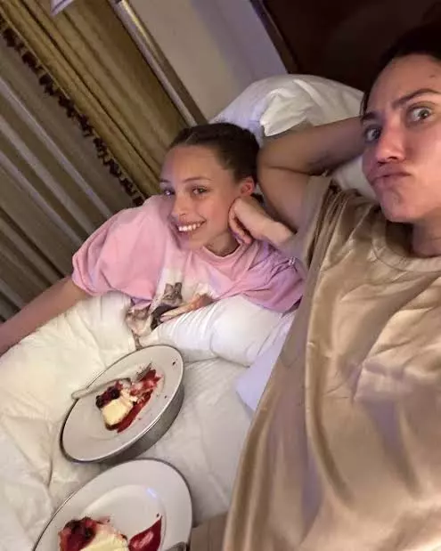 Chat with Riley Elizabeth Curry - Enjoy Free AI Character Roleplay ...