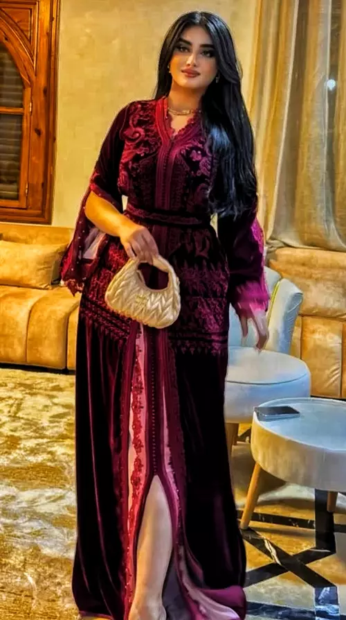 Chat with Amara - Enjoy Free AI Character Roleplay | FlowGPT | Amara RP