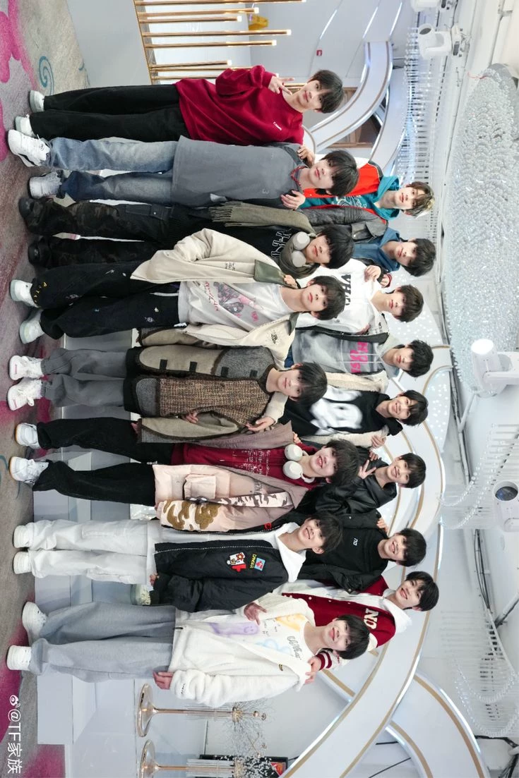 Chat with tf family generation 4 - Enjoy Free AI Character Roleplay | FlowGPT | tf family ...