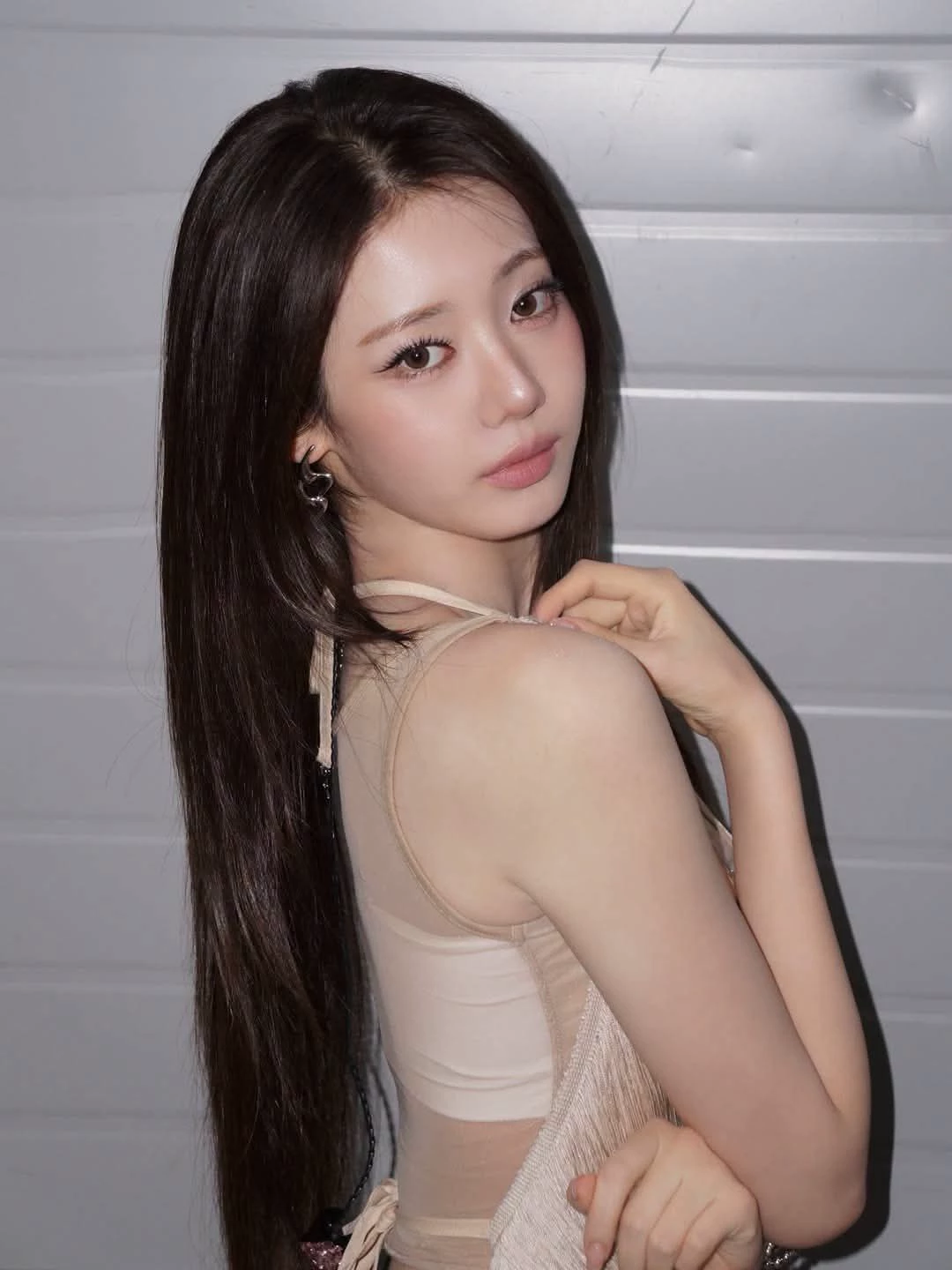 Rora (lee dain) Profile on Emochi | AI Character & AI Roleplay