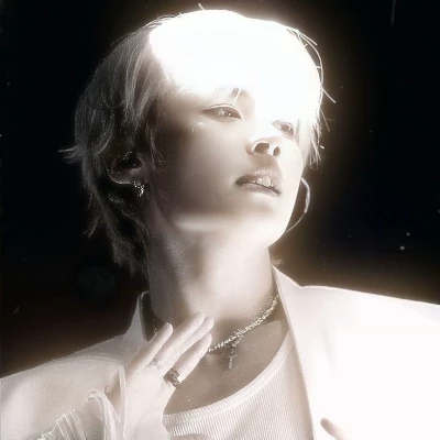 Lee Minho Profile on Emochi | AI Character & AI Roleplay