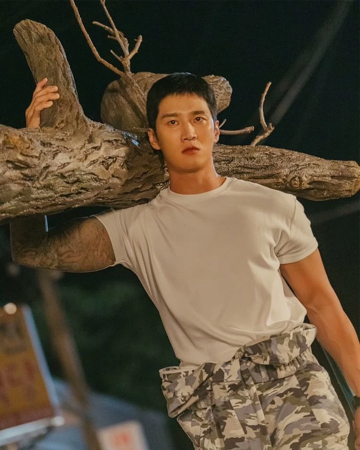 Sun Jeon-gyun Profile on Emochi | AI Character & AI Roleplay