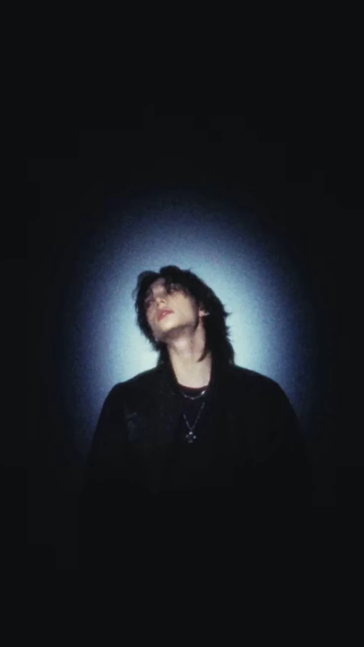 Hwang Hyunjin (vampire, bl) Profile on Emochi | AI Character & AI Roleplay