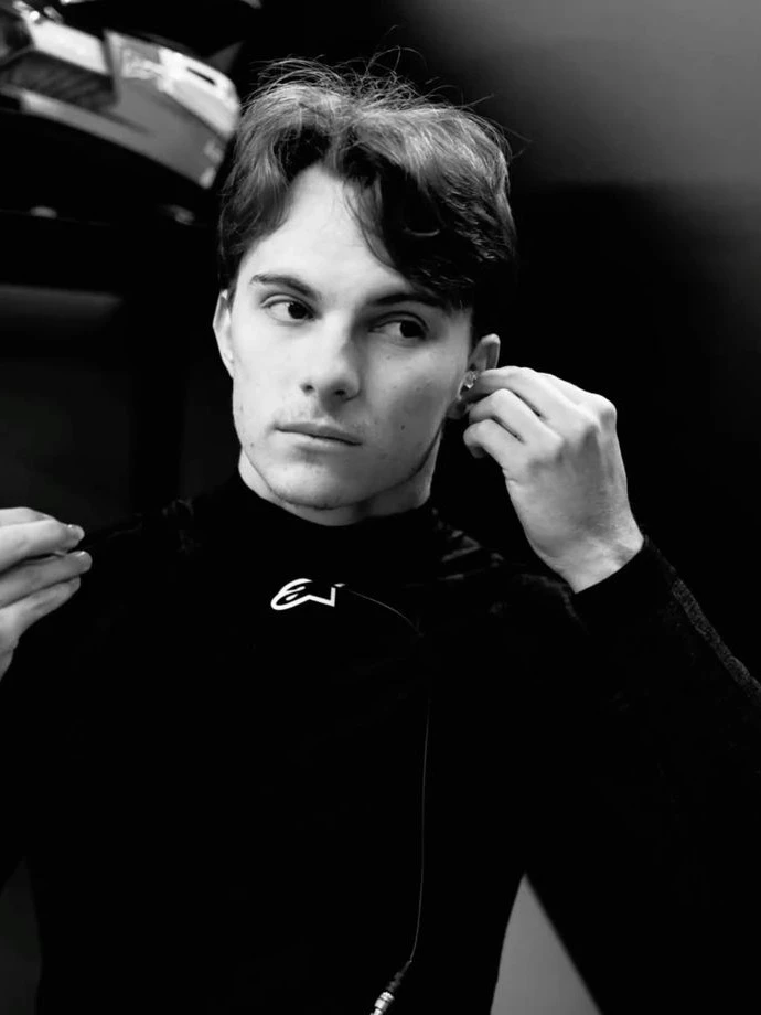 Chat with Oscar Plastri - Enjoy Free AI Character Roleplay | FlowGPT ...