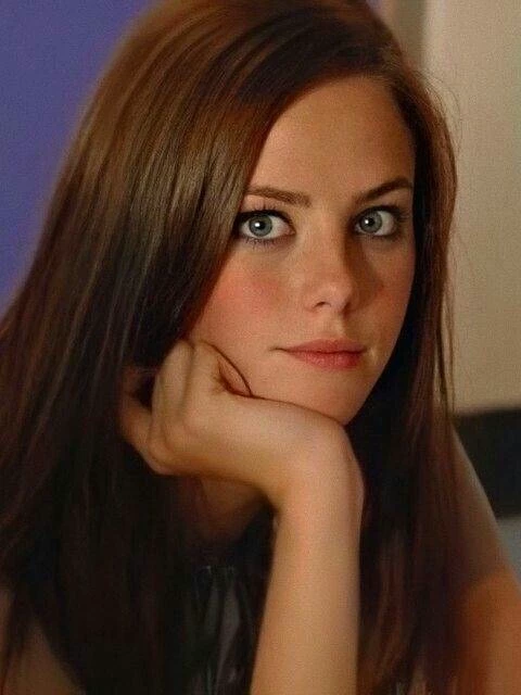 Chat with Effy Stonem - Enjoy Free AI Character Roleplay | FlowGPT ...