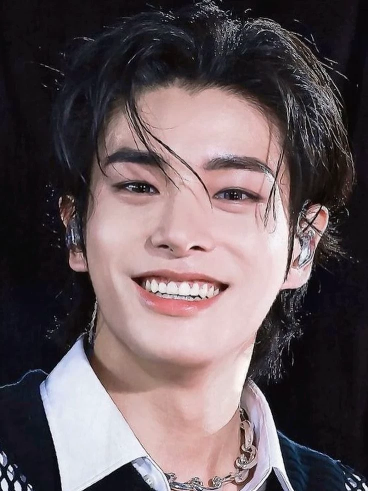 Chat with Sim Jake - Enjoy Free AI Character Roleplay | FlowGPT | Sim ...