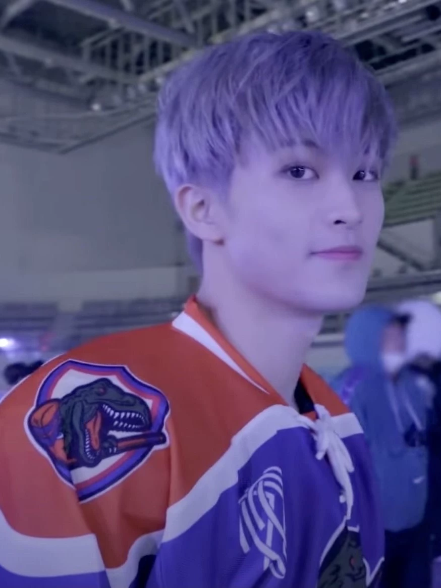 Chat with Mark lee - Enjoy Free AI Character Roleplay | FlowGPT | Mark ...