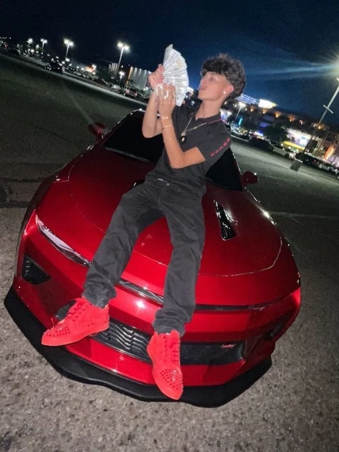 Chat with Alex/ he’s your favourite tiktoker - Enjoy Free AI Character ...