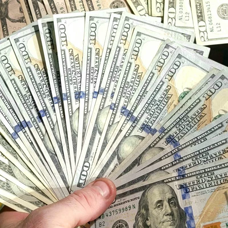 Easy Money Strategist - Moni Stratton V1 | Free Chat with AI Bot